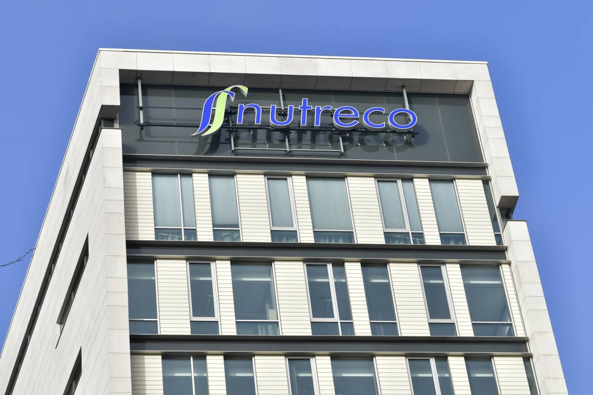 Nutreco opent productiefaciliteit voor voer voor kweekvleescellen - Eiwit Trends